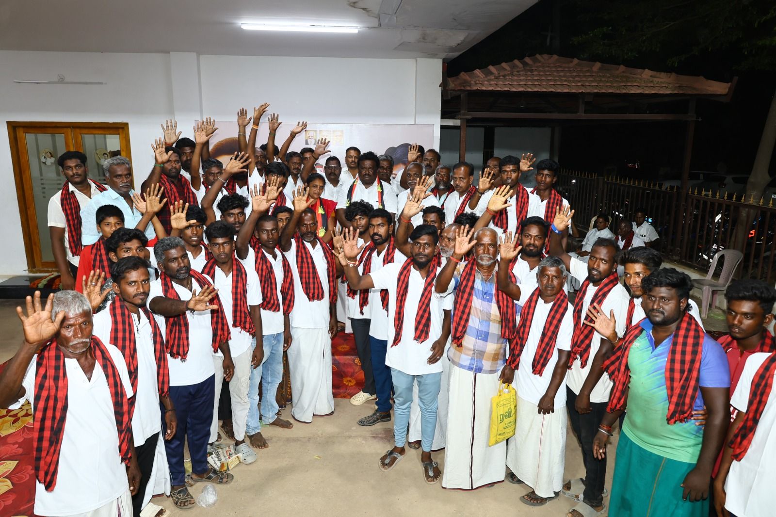 In Ariyalur (S), 40+ members from other parties joined DMK in the ...